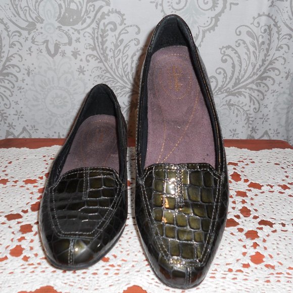 Clarks | Shoes | Clarks Artisan 7 M Dark Olive Loafers Shiny Faux Croc ...